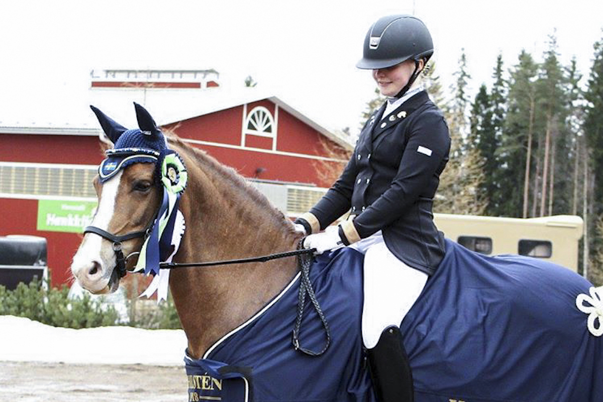 Sandra Andersson Wickström dubbelsegrare hos Hästhagen - Ridsport