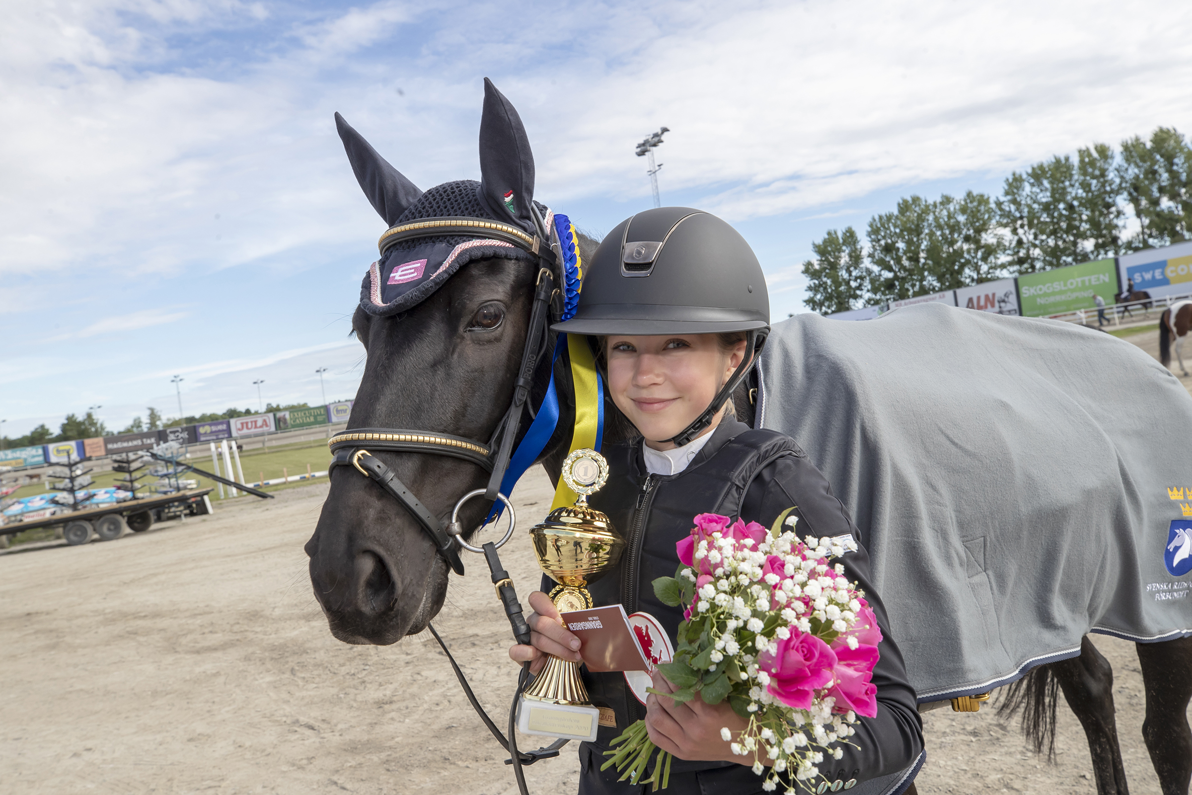 Glädjetårar och finaldrama bland ponnyekipagen - Ridsport
