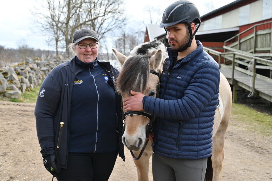 Sara tvingades välja mellan ridskolejobbet och egna stallet - Ridsport